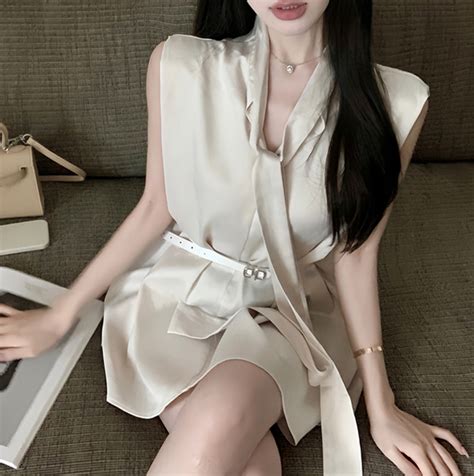 핑크데이지 하객룩 새틴 타이넥 민소매 벨트세트 언발 데이트룩 모임룩 오피스룩 페미닌 블라우스