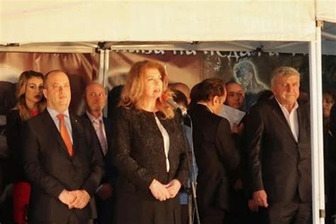 Илияна Йотова Точно в дните на двойна кампания не се говори за култура