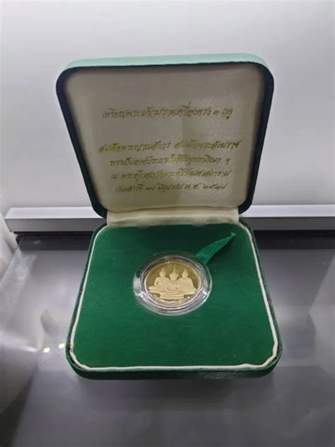 เหรียญเงินขัดเงา พระแก้วมรกตเครื่องทรง 3 ฤดู พระจอมเกล้าๆ ขนาด 2 5 ซ ม 2538 พร้อมกล่องเดิม