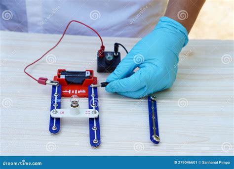 Science Experiment About Electricity Circuit Stock Image Image Of Conductors Equipment