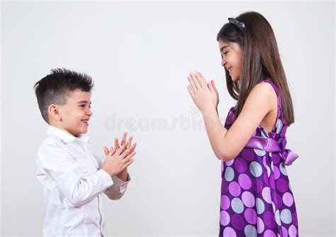 Hermano Y Hermana Felices Foto De Archivo Imagen De Manera