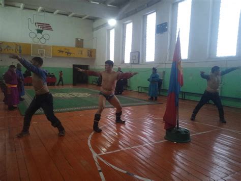 Сар шинийн баярт зориулсан үндэсний бөхийн барилдаан амжилттай боллоо