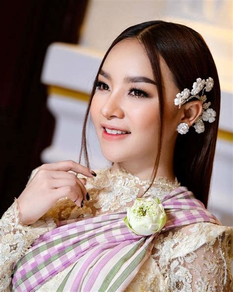 លឿងស្រស់ម៉ង មហាជនសរសើរគ្រប់គ្នាថា ពេលកញ្ញា តន់ ចន្ទសីម៉ា ស្លៀករ៉ូបមួយនេះទៅស្រស់ស្អាតខ្លាំងណាស់