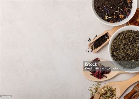 밝은 질감 배경에 차의 다른 종류 차 믹스구색블랙 그린 허브 및 히비스커스 차 측면도 공간을 복사합니다 0명에 대한 스톡 사진 및 기타 이미지 Istock