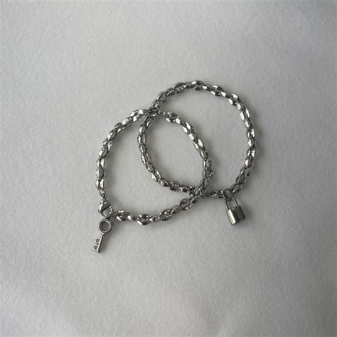 [전체써지컬] 자물쇠 열쇠 커플 우정 팬던트팔찌 아이디어스