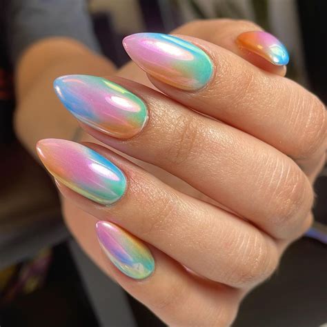 Seashell Nails Are Mermaid Meets Fairycore—and Summers Coolest Nail