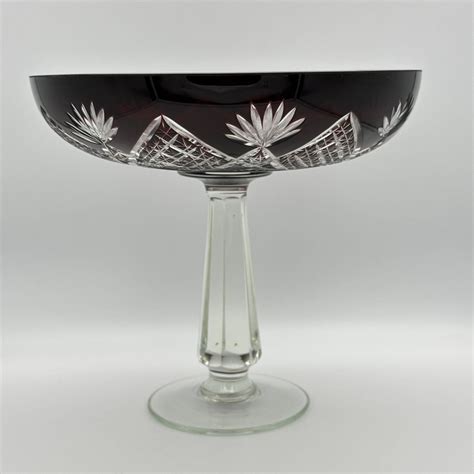 Ваза на ножке фруктовница, украшенная геометрическим узором, стекло ...