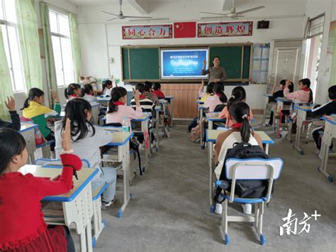 赞帮扶工作队筹资47万元为观珠镇合利小学换装 修缮 门窗 设施