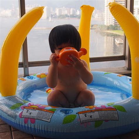 小学生水遊び裸投稿画像 女児すっぽんぽん