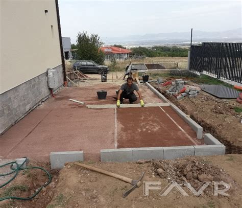 Редене на тротоарни плочки бордюри павета Favr