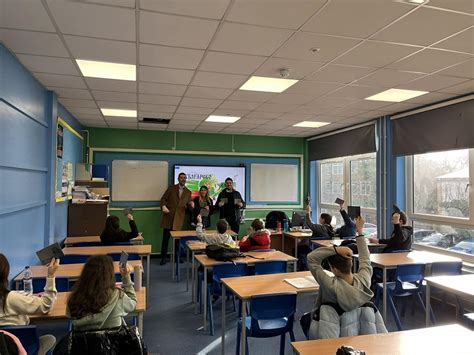 БТА Фондация „Въздигане“ гостува на учениците от Българско училище „Звънче“ в Сърбитън