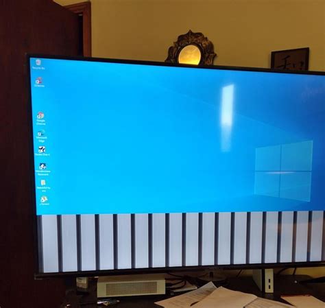 vertical lines across bottom of screen windows 10 forums