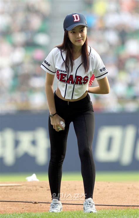 [포토] 레인보우 우리 파격 노출 유니폼