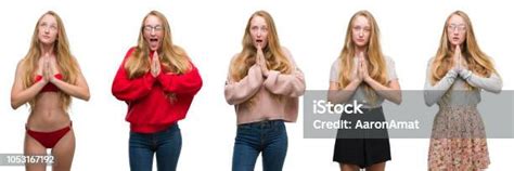 젊은 금발 소녀 흰색 절연 배경에 구걸 하 고 손으로 얼굴 매우 감정적이 고 걱정에 희망 식 함께 기도 콜라주 용 서에 대 한 요구 종교 개념입니다 감정에 대한 스톡 사진