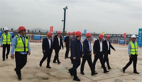 中建科工集团有限公司党委书记、董事长吴红涛一行来我市考察大冶市人民政府