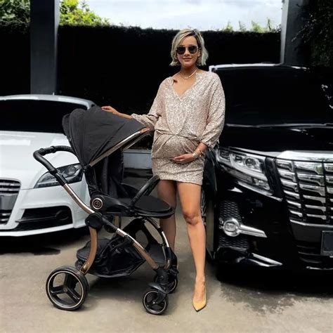 Potret Kimmy Jayanti Pamer Baby Bump Saat Hamil Tua Tetap Menawan Hot Liputan Com