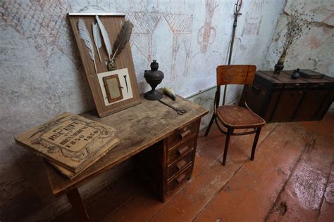 Грамоти яким сотні років Золота книга Львова та безпека як працює Центральний державний