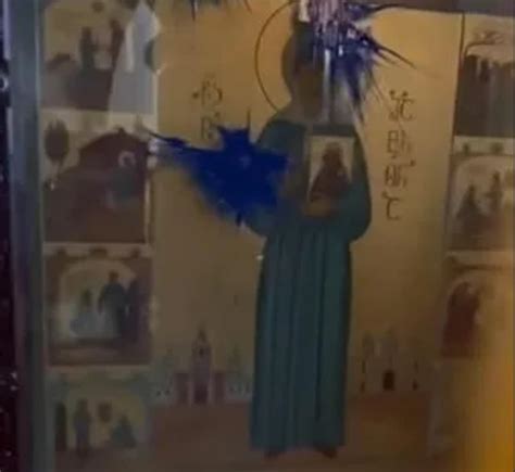 სამების ტაძარში წმინდა მატრონას ხატს რომელზეც იოსებ სტალინია