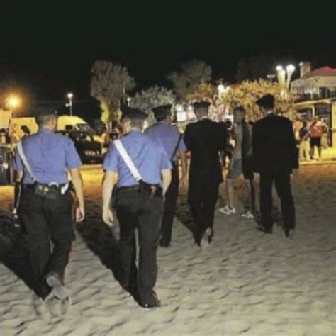 在意大利一名20岁女孩去舞厅跳舞，不幸惨遭性侵女生宪兵证词