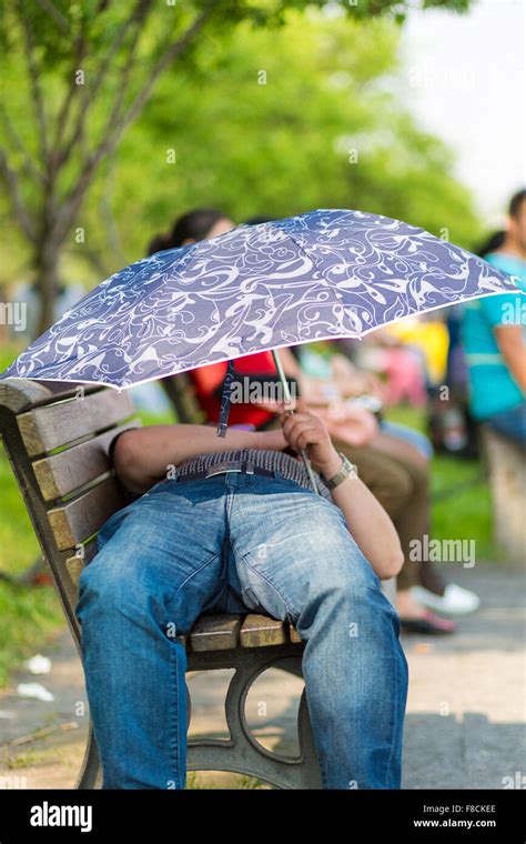 Chinese Man Sleeping Hi Res Stock Photography And Images Alamy
