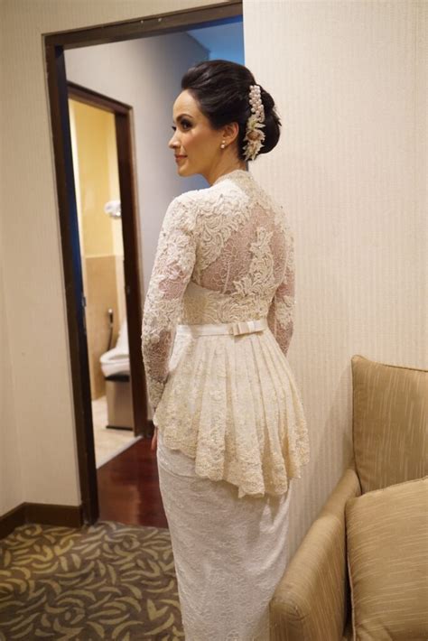 √ 45 Model Vera Kebaya Modern Pengantin Wisuda Terbaru 2020