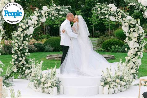 See All Of Erin Mcgregor And Terry Kavanaghs Wedding Photos Exclusive