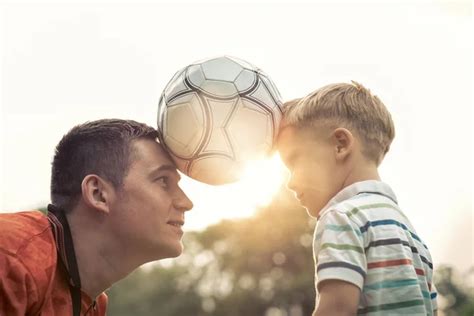Fotos De Pai Filho Futebol Imagens De Pai Filho Futebol Sem Royalties