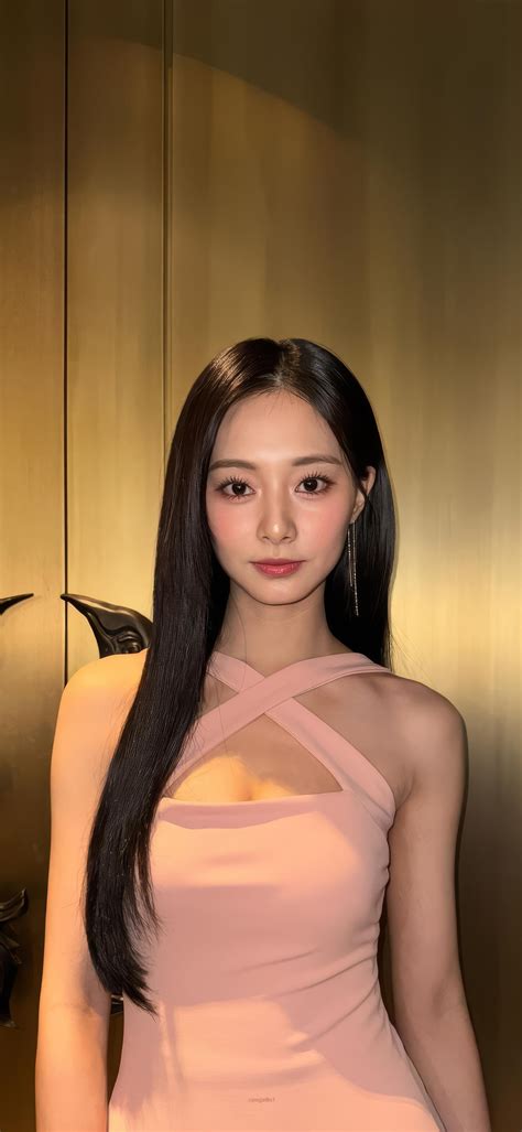 핑크 홀터넥 드레스 바스트 항아리골반 레전드 트와이스 쯔위 촬스의 이슈와 유머