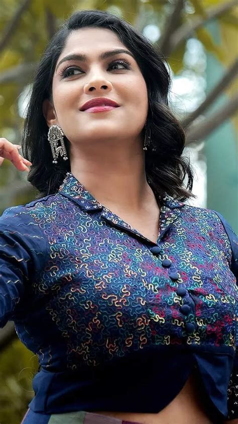 When Jaya Bachchan Got Angry And Stormed Out After Seeing Amitabh Bachchan S Mere Angne Mein