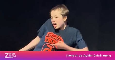 Shiloh Jolie Pitt G Y Ch Gi I Tr Znews Vn