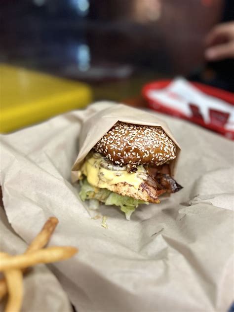 Burger District La Updated September 2024 254 Photos And 166 Reviews