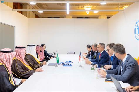جريدة الرياض وزير الاتصالات يلتقي نظراءه في عدد من الدول لمناقشة نمو