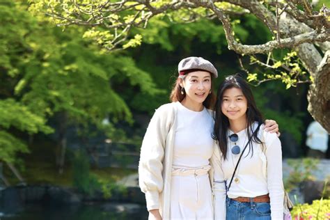 杨卓娜囡囡大解放身材窈窕少女味爆发 杨茜尧一家游冲绳斗晒美腿 星岛日报