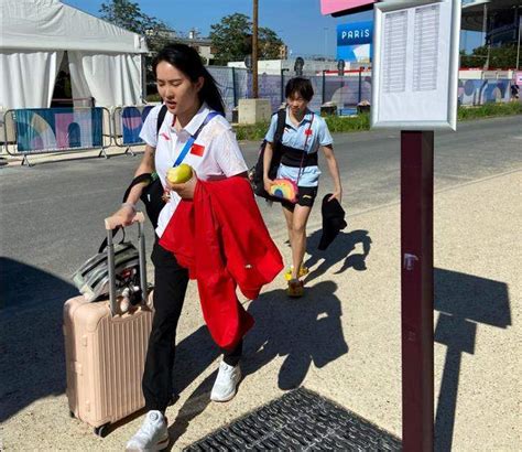 可可爱爱 陈若琳包里塞着全红婵的乌龟 体育 舜网新闻