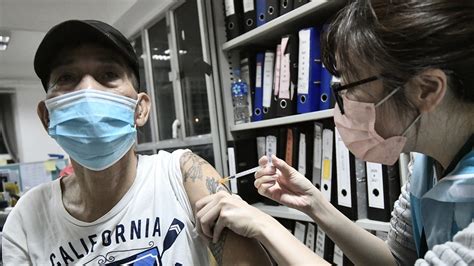 疫情消息｜無國界醫生助無家者打針 25人即場接種 新冠疫情專頁