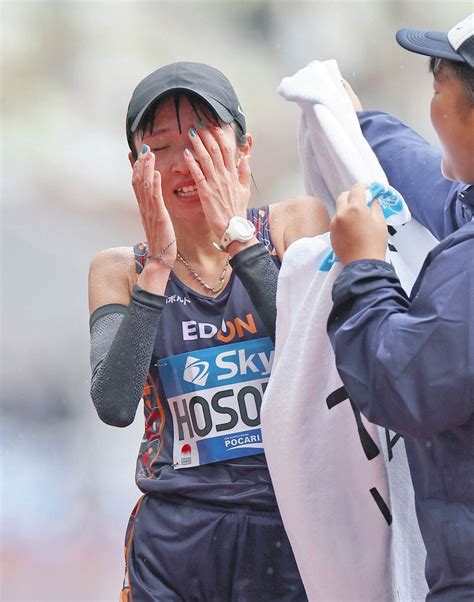 細田あい、悔し涙の3位 中盤、一山のスパートに「2位以内に入るには」果敢に追走 2時間21分台を出した力見せた 【mgc女子】：中日スポーツ・東京中日スポーツ