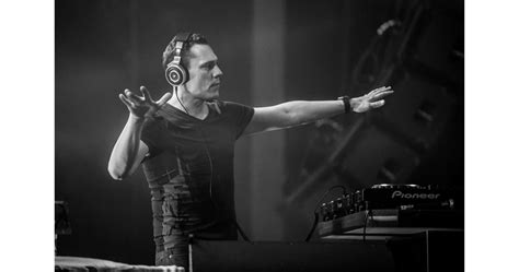 Диджей Тиесто няма да участва в шоуто на Супербоул заради семейни проблеми