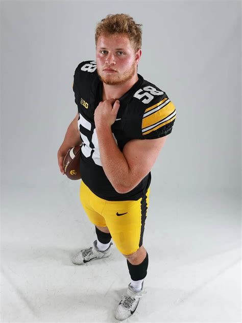 Set To Iowa Hawkeyes Standout O Lineman Reveals 2026 Plans