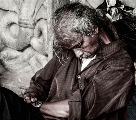 무료 이미지 손 남자 사람들 여자 화이트 거리 사진술 복고풍의 소년 늙은 시티 남성 사회적인 초상화