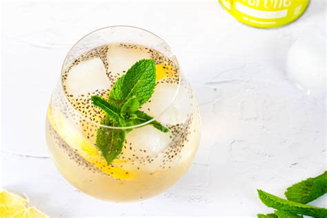 Erfrischender Eistee Zitrone Mit Chiasamen Nährstoffreiches Superfood