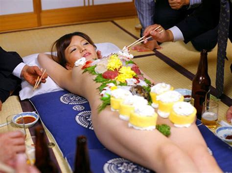 ENJOY AJA Tradisi Sex Dari Jepang Yang Liar Nyotaimori Berani Coba