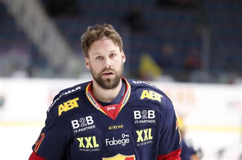 Dick Axelsson Flyttar In I Rickard Olssons Gamla Lyxvilla