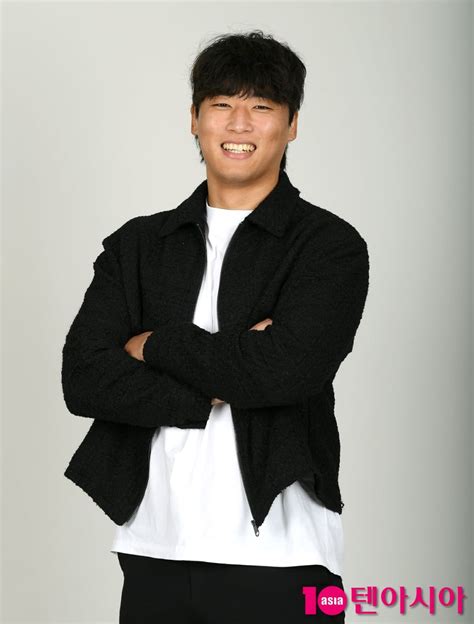 넷플릭스 예능 찍다가 십자인대 파열…신다현 6주 통깁스→3개월 목발 불편해[인터뷰②] Zum 뉴스