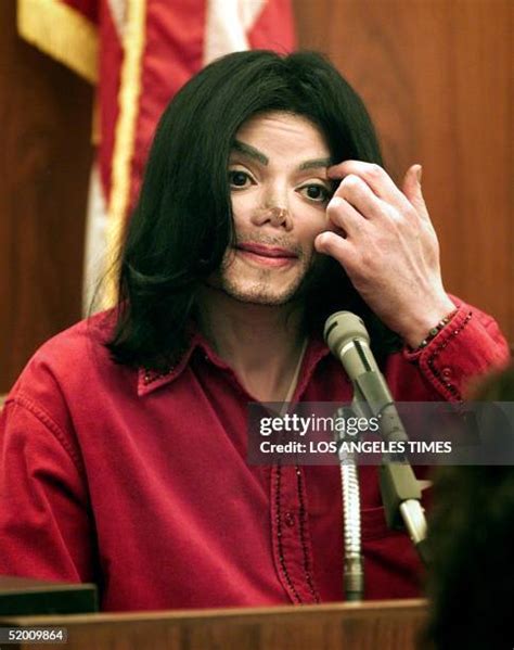 Michael Jackson 2003 Photos And Premium High Res Pictures Getty Images