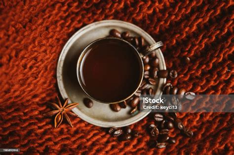 커피와 커피 콩과 니트 스카프에 아니스 스타와 커피로니켈 커피 커플 0명에 대한 스톡 사진 및 기타 이미지 0명 계절 구도 Istock