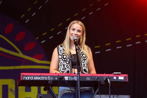 Avery Anna Covers Taylor Swift Parker Mccollum And More During The