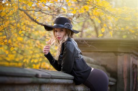 배경 화면 여자들 모자 금발의 초상화 가죽 자켓 이파리 야외 여성 검은 옷 2048x1358 Motta123 1210028 배경 화면 Wallhere