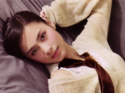 Foto Gillian Chung Tampak Seksi Di Depan Kamera Foto 2 Dari 20