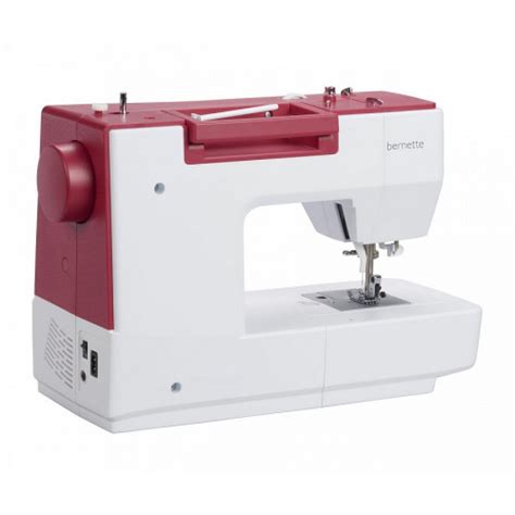 Электронная швейная машина Bernette Sewgo 7 купить в Москве