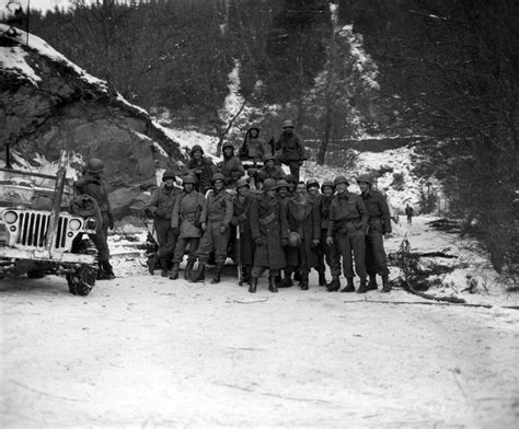 Sc 335401 Two Patrols One From The 84th Infantry Division First Us
